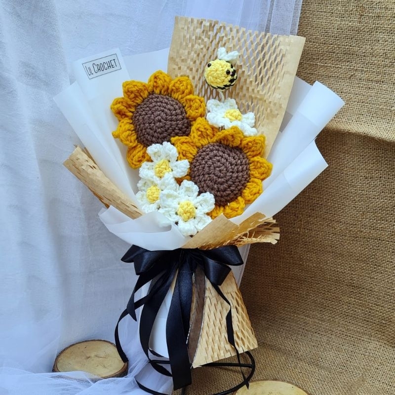 Jual Sunflower and bee crochet bouquet buket bunga matahari dan lebah ...