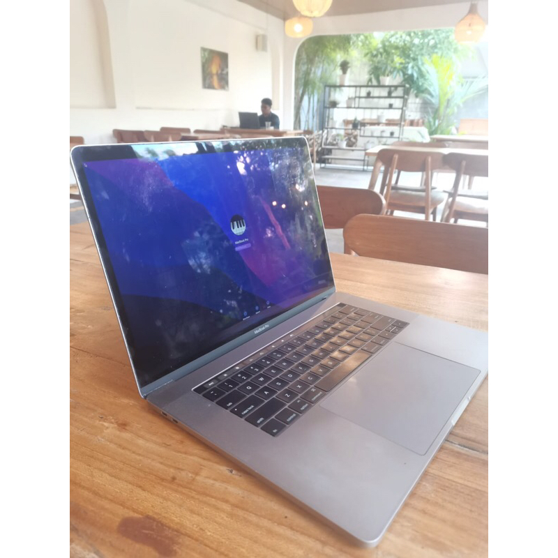 Jual MacBook Pro 2017 15 Inch i7 RAM 16 GB SSD 256 GB (Model: A1707 ...