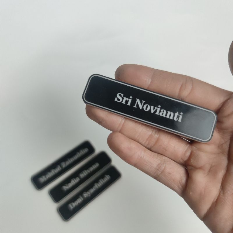 Jual NAME TAG AKRILIK / NAME TAG CUSTOM / NAME TAG GRAFIR | Shopee ...