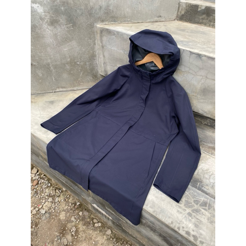 Jual Uniqlo Block Tech Coat Jacket Hooded Royal Navy | Shopee Indonesia