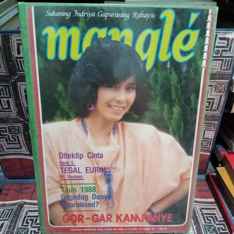 Jual Buku Original MAJALAH MINGGUAN BAHASA SUNDA NO 1090.9.15 APRIL 1987 - MANGLE BUNDEL ...