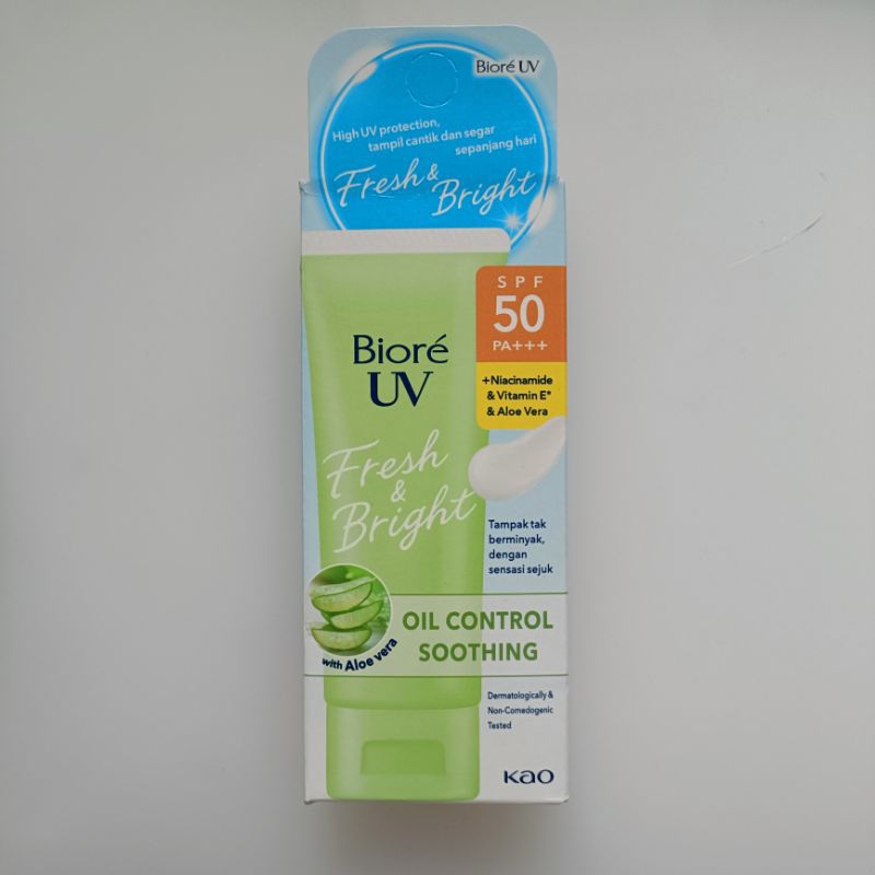 Jual New - Biore UV Fresh & Bright Oil Control Soothing Aloe Vera SPF ...