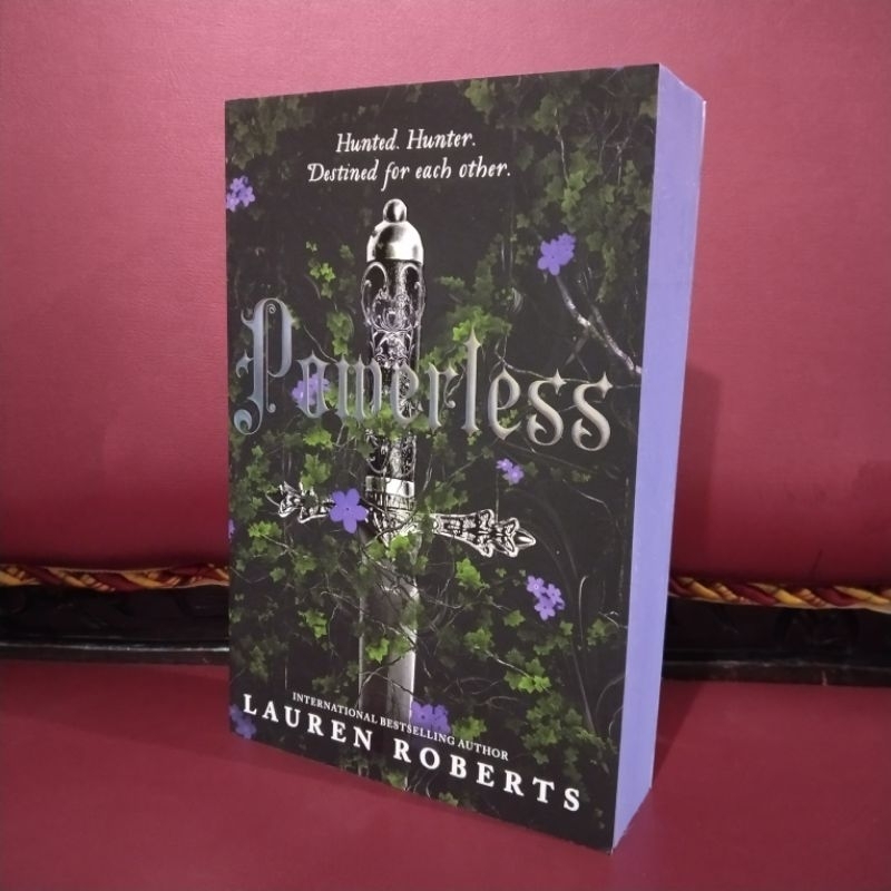 Jual Powerless Lauren Roberts Exclusive Edition [PB UK Original English] | Shopee Indonesia