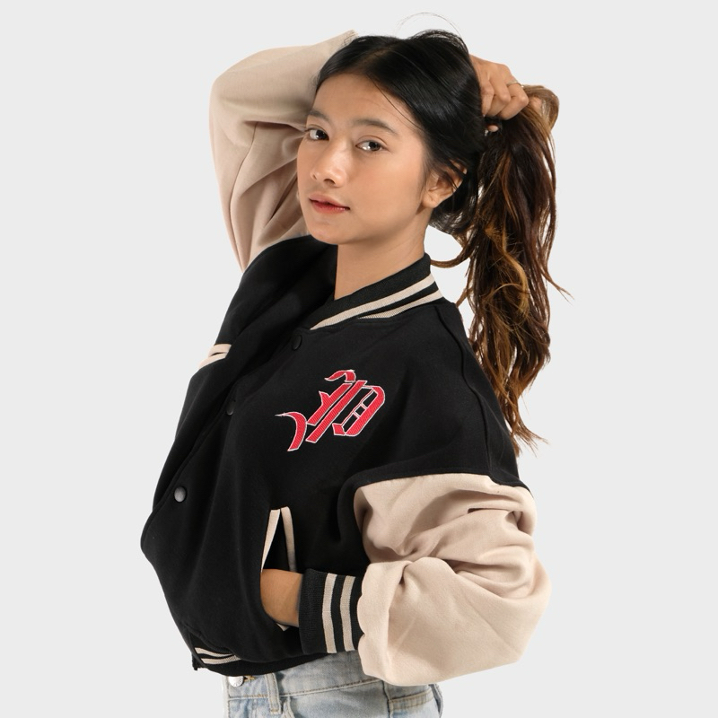 Jual PHOMPPHIESS Jaket Varsity Crop Oversize Hitam Crem Jacket Baseball ...