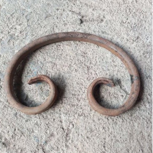 Jual Ornamen Pagar Besi Tekukan Letter C 15 Emboss | Shopee Indonesia