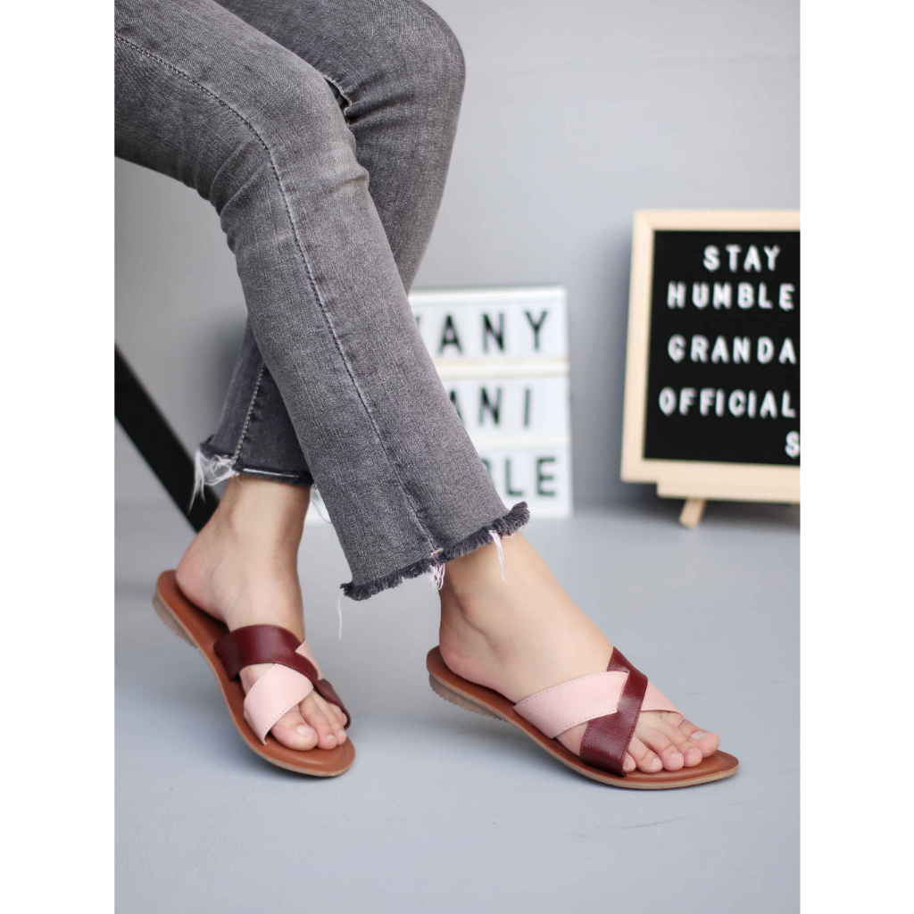 Jual GRANDABLE - Sendal Teplek Flat Wanita Kulit Asli Sendal Slop ...