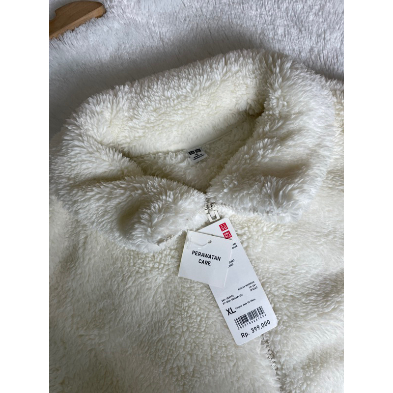 Jual PRELOVED Jacket UNIQLO Bulu original Light beige / musim dingin ...