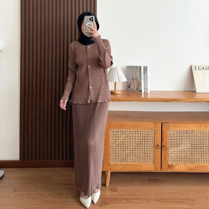 Jual MALYA SET WAVY ROK CARDI | ONE SET ROK | Shopee Indonesia