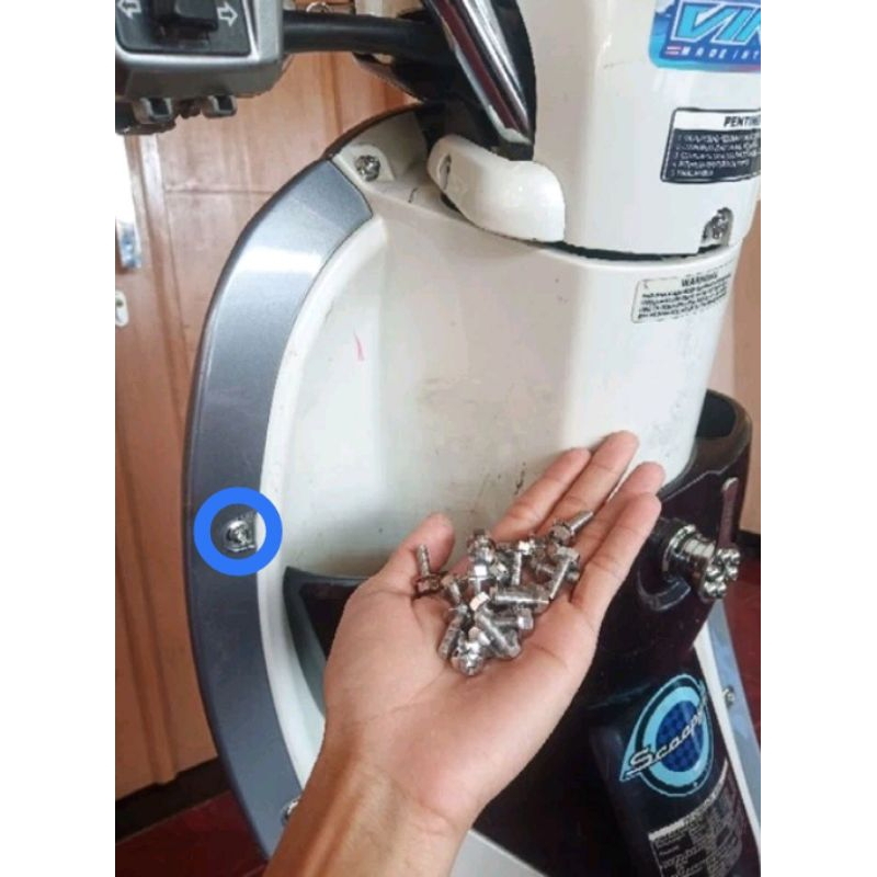 Jual BAUT BODY SCOOPY STAINLESS 2KUNCI HENG *ORIGINAL (1BAUT) | Shopee ...