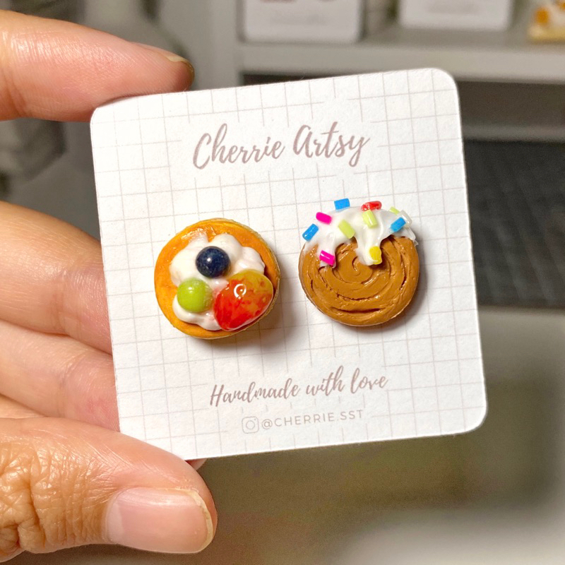 Jual Clay Pins Bros Miniatur Makanan bentuk Pie Buah dan Cromboloni ...