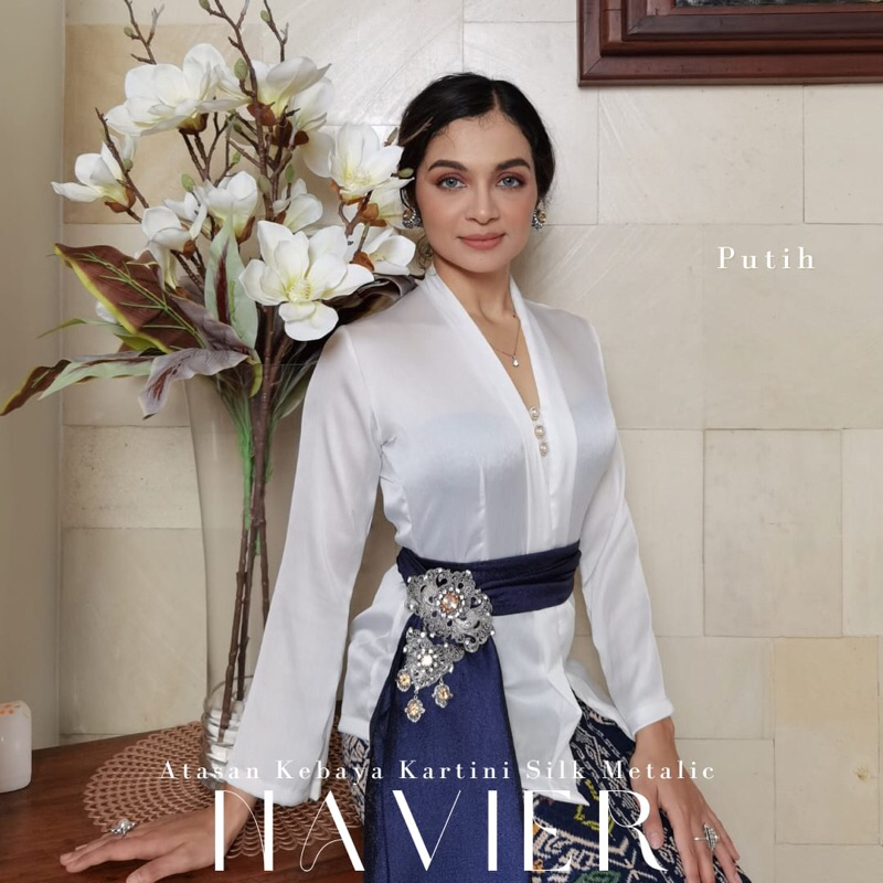 Jual Set kebaya bali silk Navier special warna putih | Set kebaya ...