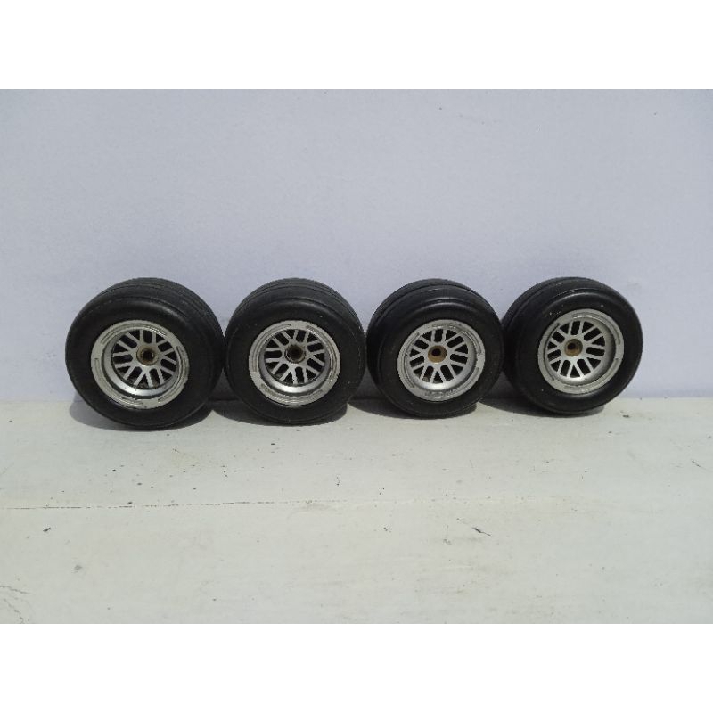 Jual roda mainan mobil balap F1 roda mobil RC f1 ban mobil rc bekas ...
