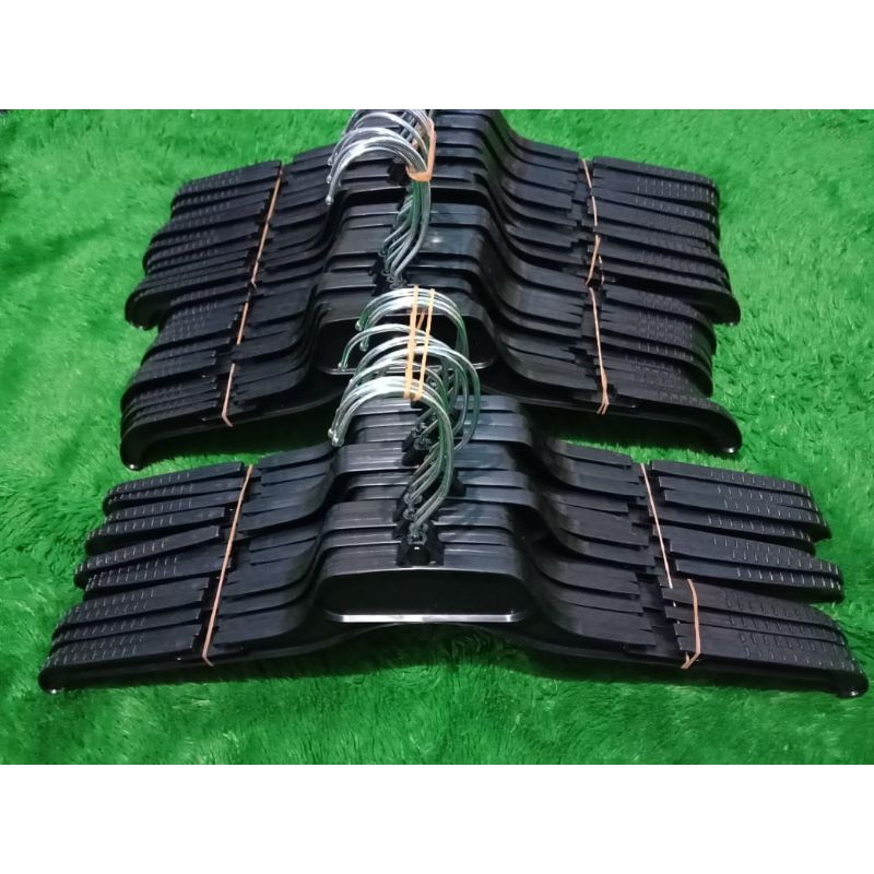 Jual hanger Maneti hitam hok besi lebar bahu 46 dan 43cm(lusinan ...