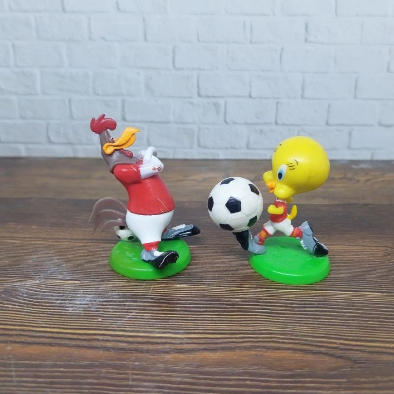Jual Looney Tunes Soccer Figure Warner Bros set 2pcs Foghorn Leghorn ...