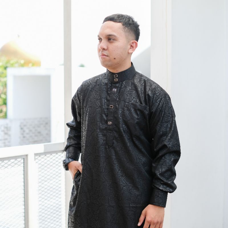 Jual jubah embos hitam model Saudi jubah alfaan jubah al haromain ...