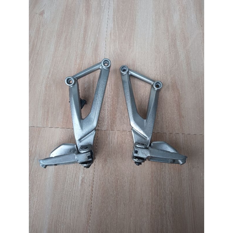 Jual FOOT STEP BELAKANG KAWASAKI BAJAJ PULSAR NS200 ORIGINAL FOOTSTEP ...