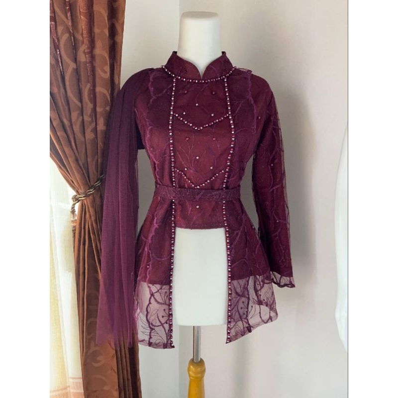 Jual kebaya wisuda/pagar ayu warna burgundy | Shopee Indonesia