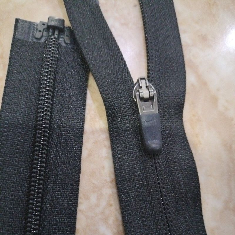 Jual resleting kamisol no 3ykk coil hitam pjg59. 63.5 64.5 66.5cm ...