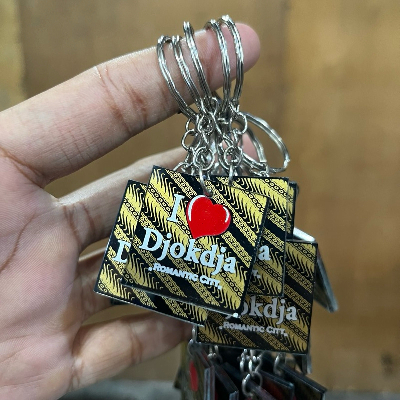 Jual Gantungan Kunci Akrilik Batik Jogja 1 kodi (isi 20 pcs) Oleh-oleh khas malioboro Yogyakarta ...
