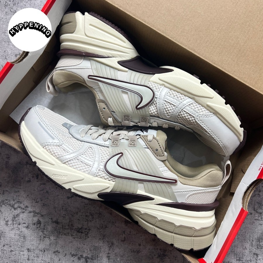 Jual NIKE V2K RUN WMNS LIGHT OREWOOD BROWN FD0736-103 | Shopee Indonesia