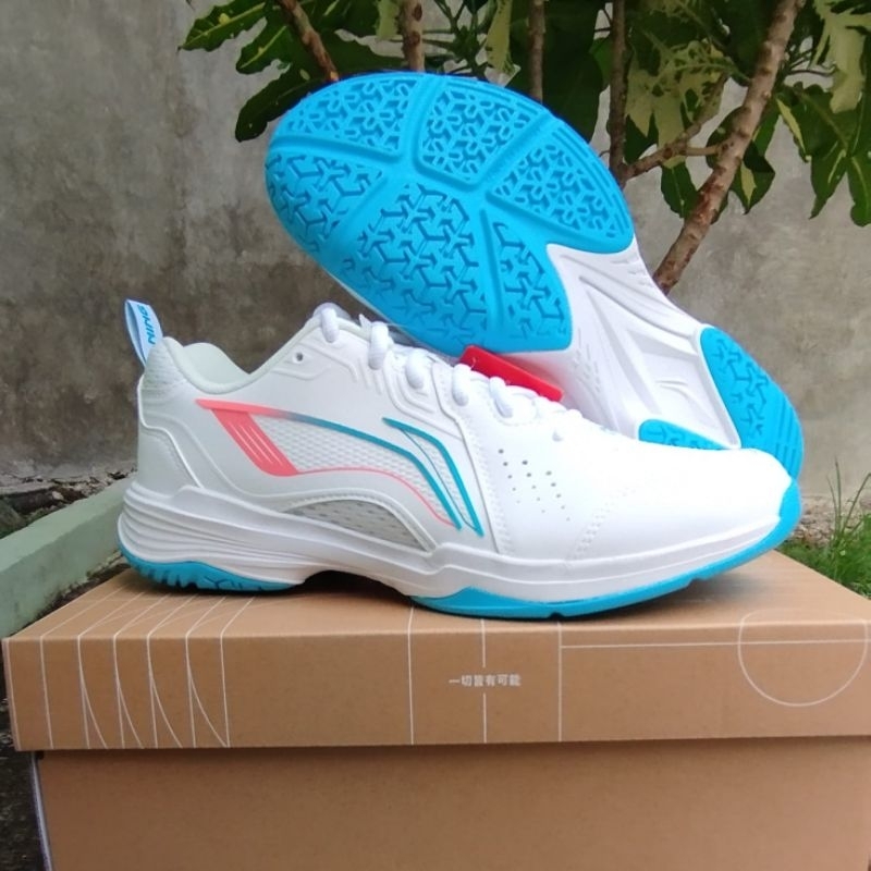 Jual Sepatu Badminton LINING ALMIGHTY V 2 free Kaos kaki Sepatu ...