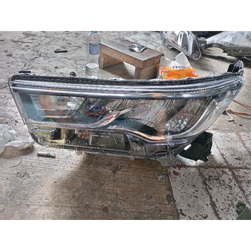 Jual headlamp lampu depan toyota innova zenix | Shopee Indonesia