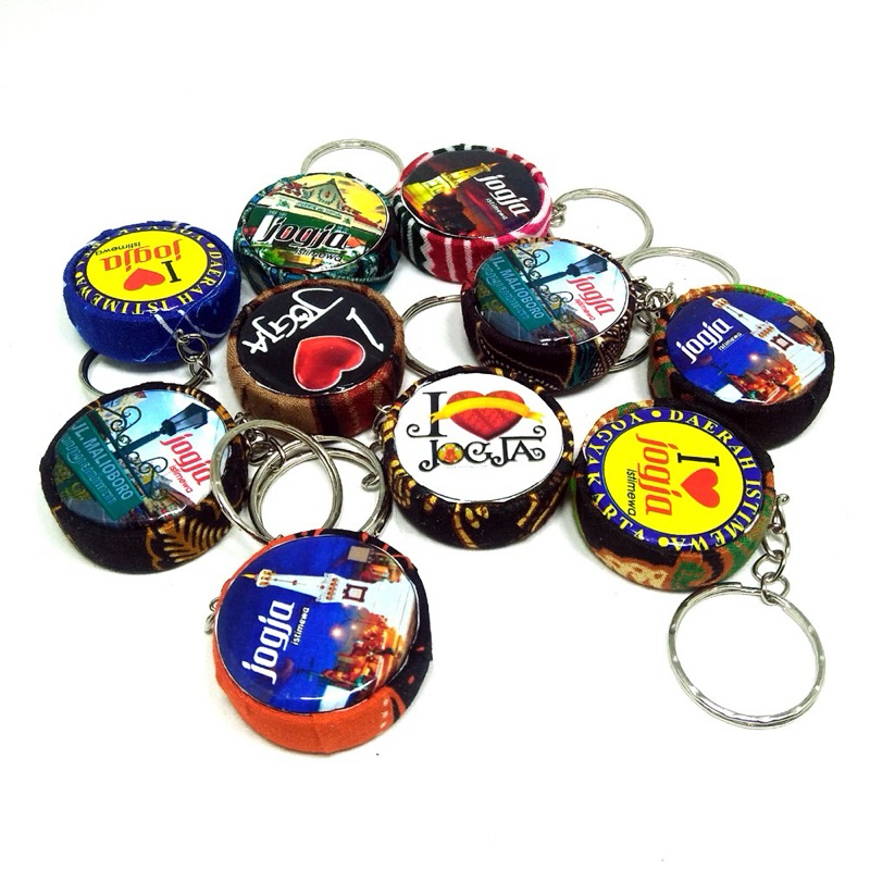 Jual Gantungan kunci khas jogja bahan tutup botol 1 kodi (isi 20 pcs) Souvenir aksesoris oleh ...