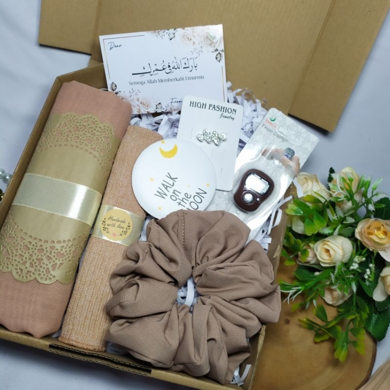 Jual PAKET N HAMPERS GIFT BOX HIJAB BELLA/ hijab KADO CEWEK / KADO ...