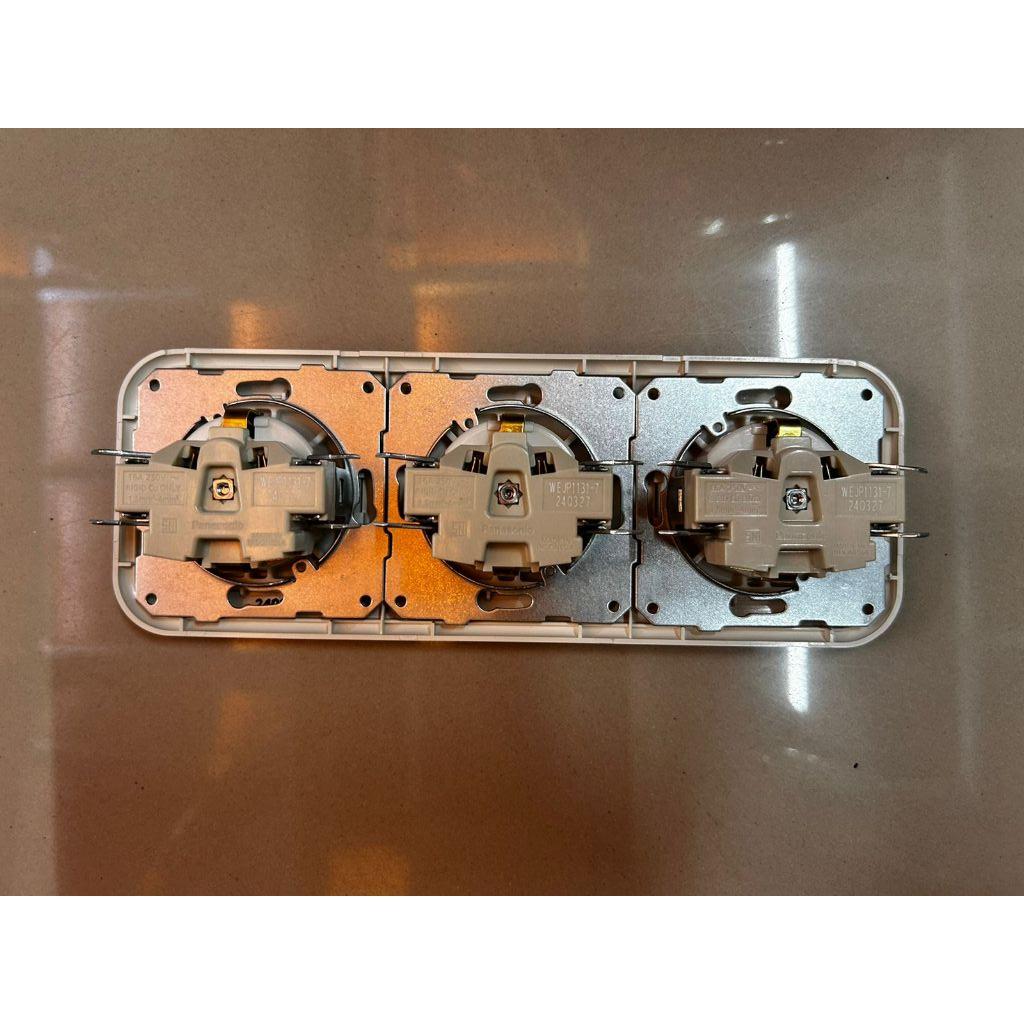 Jual Panasonic Stop Kontak Stopkontak 3 gang WEJ7823 WEJ1131 WEJ ...