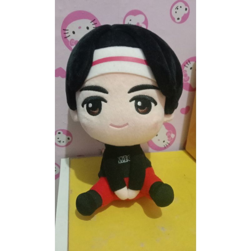 Jual boneka tinytan mic drop jin (baca deskripsi) | Shopee Indonesia
