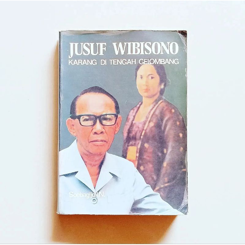 Jual JUSUF WIBISONO Karang di Tengah Gelombang Penulis Soebagio I.N. | Shopee Indonesia