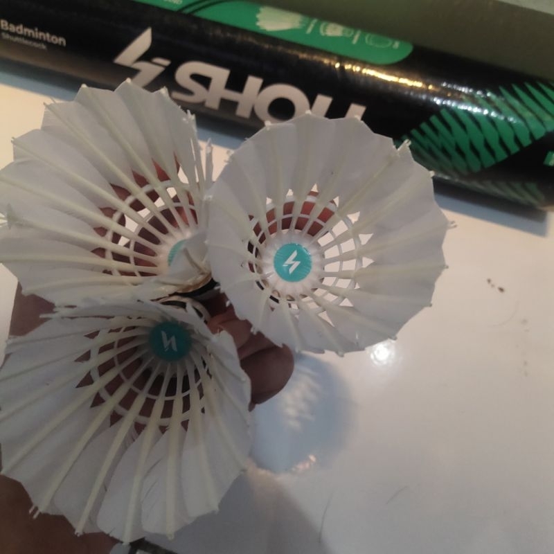 Jual Shuttlecock Shou 3 in 1 sortiran 90% mantap | Shopee Indonesia