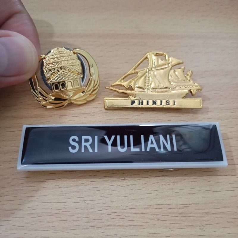 Jual Paket Atribut ASN (Pin Korpri, Pin Phinisi dan Papan Nama Dada ...