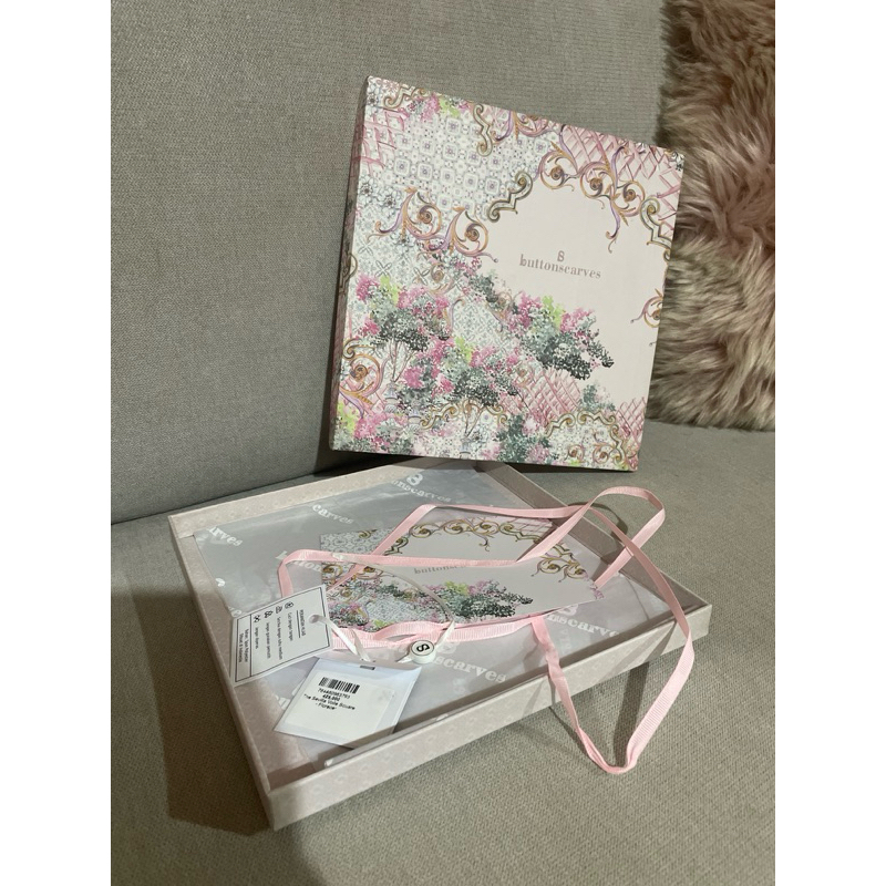 Jual preloved box buttonscarves ori sevilla (florecer) | Shopee Indonesia