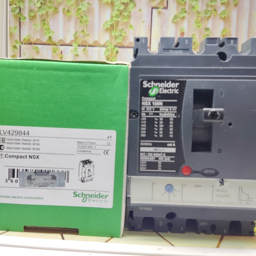 Jual MCCB / BREAKER SCHNEIDER NSX100N 3P 40A 3phase LV429844 50ka TM40D | Shopee Indonesia