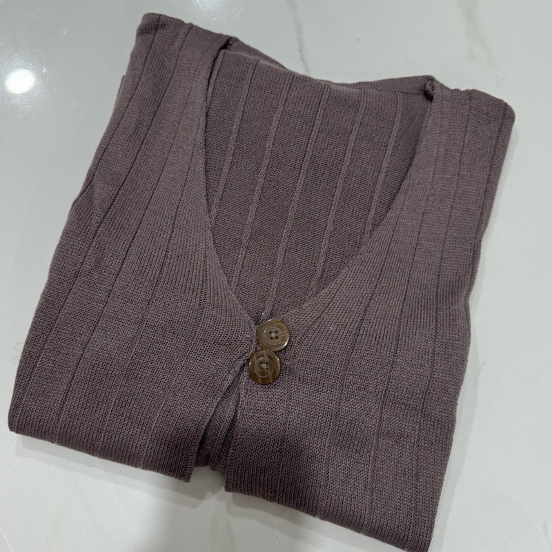 Jual LEA KNIT CARDIGAN / OUTER RAJUT OVERSIZE KNIT RAJUT POLOS KANCING OOTD VIRAL ABG | Shopee ...