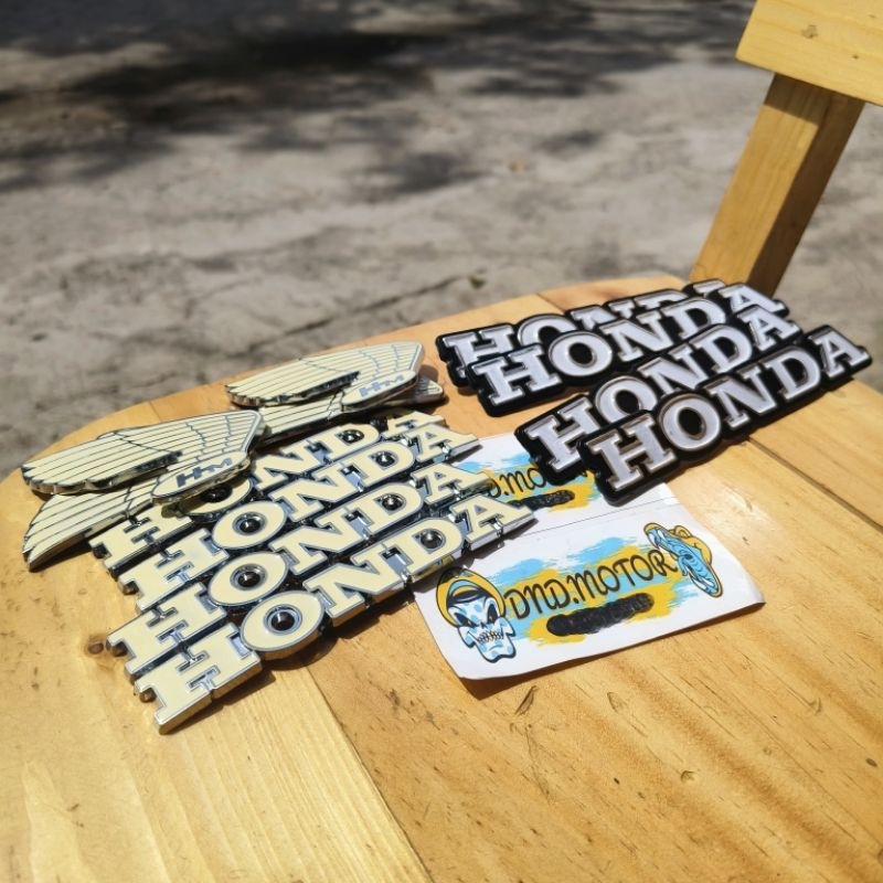 Jual LOGO EMBLEM TANGKI CB125 CB100 GLATIK SET KANAN KIRI | Shopee ...