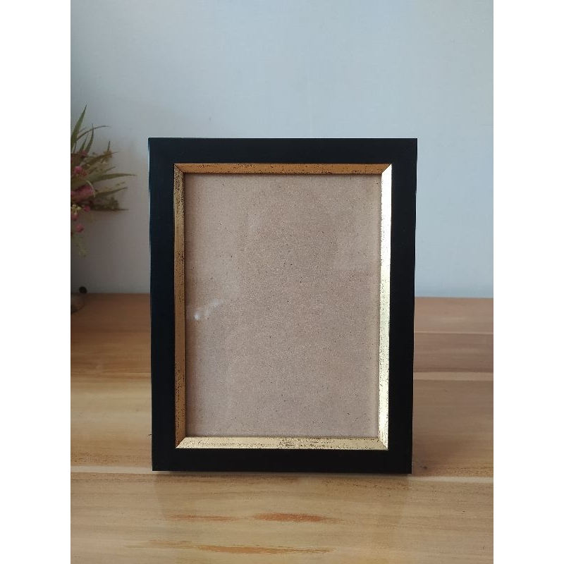 Jual Pigura Frame Kayu Hitam List Gold 6R (15cm x 20cm) | Shopee Indonesia