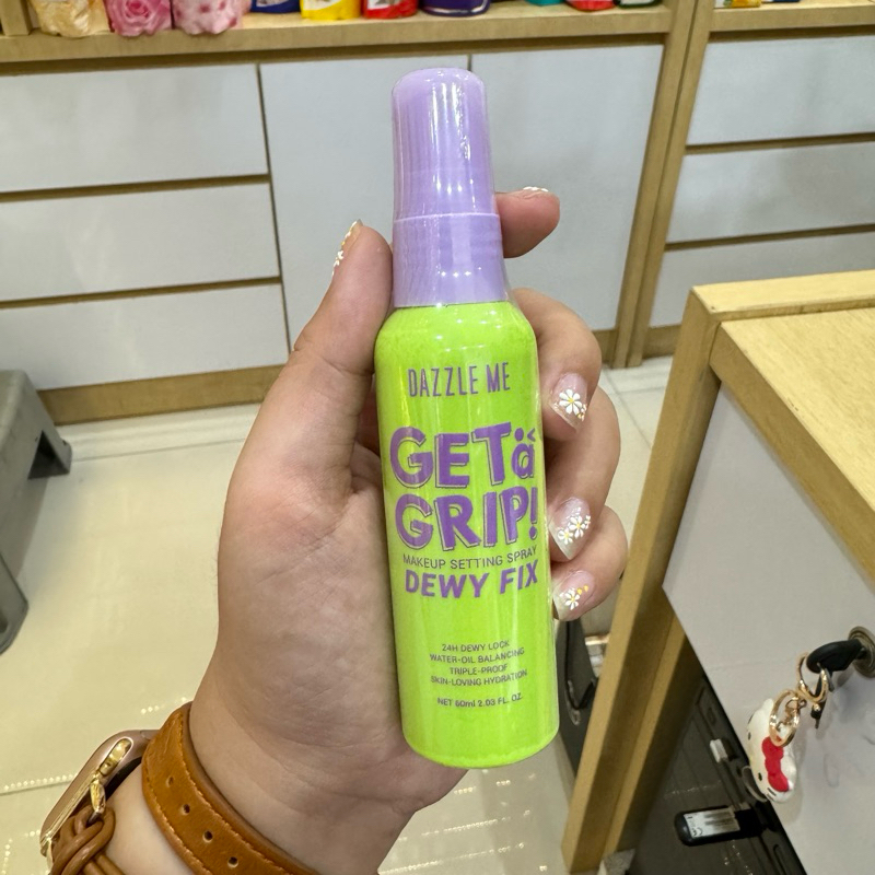 Jual Dazzle Me Get a Grip Makeup Setting Spray DEWY FIX 60ml | Shopee ...