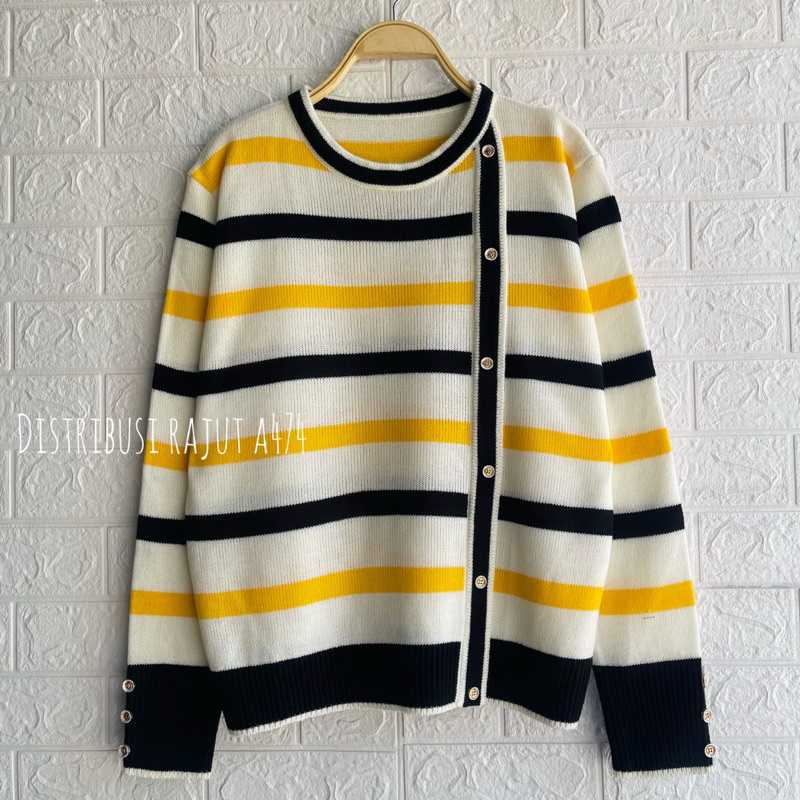 Jual QINARA SWEATER RAJUT MOTIF STRIPE KANCING KERAH BULAT WANITA ...
