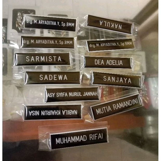 Jual PAPAN NAMA | NAME TAG | LIS PUTIH | Shopee Indonesia