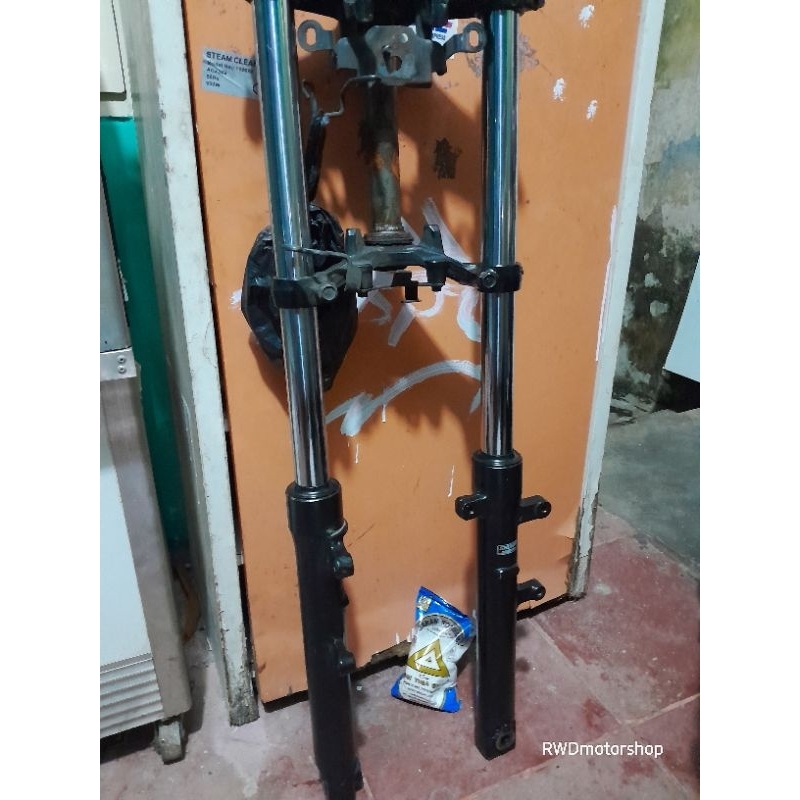 Jual shok depan halu halu segitiga set CBR 150R k45A lokal 2015 ...