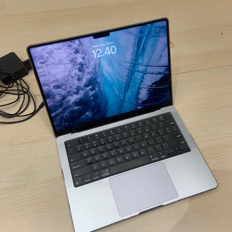 Jual Macbook Pro M1 Pro 14 Inch 512 GB Silver | Shopee Indonesia