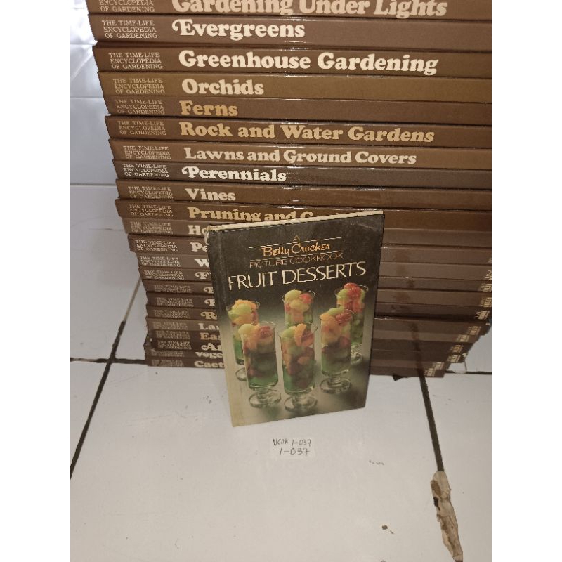 Jual Buku A Betty Crocker picture cookbook Fruit Dessert | Shopee Indonesia