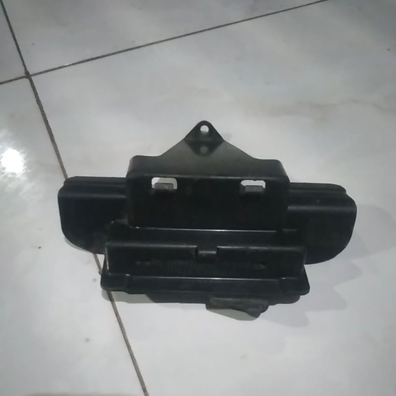 Jual cover accu tutup aki cover bagasi revo fi bekas original | Shopee ...