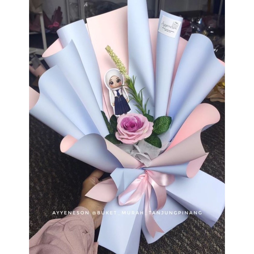 Jual Buket Topper SMP Wisuda dan Bunga Mawar Ungu Kertas Warna Ungu ...