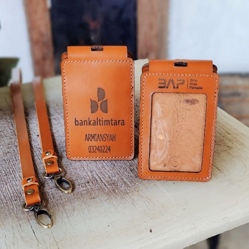 Jual ID CARD NAME TAG KULIT ASLI , LANYARD HOLDER 3 RUANG KARTU MAGHNET ...