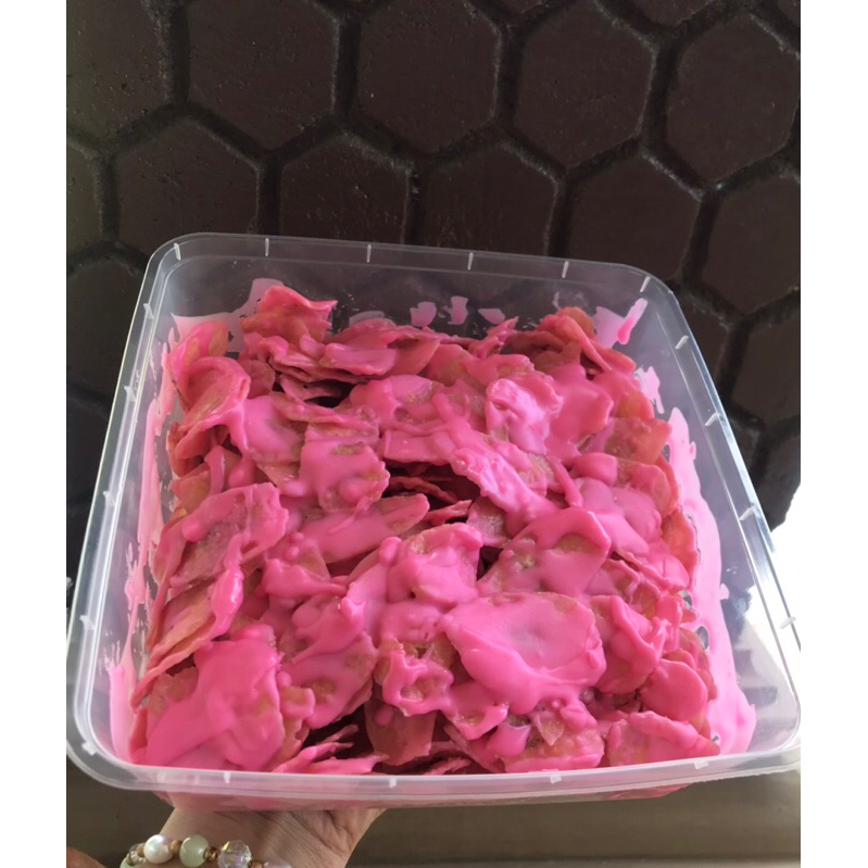 Jual keripik pisang lumer box 2000 mili Strawberry (500 gram) | Shopee ...