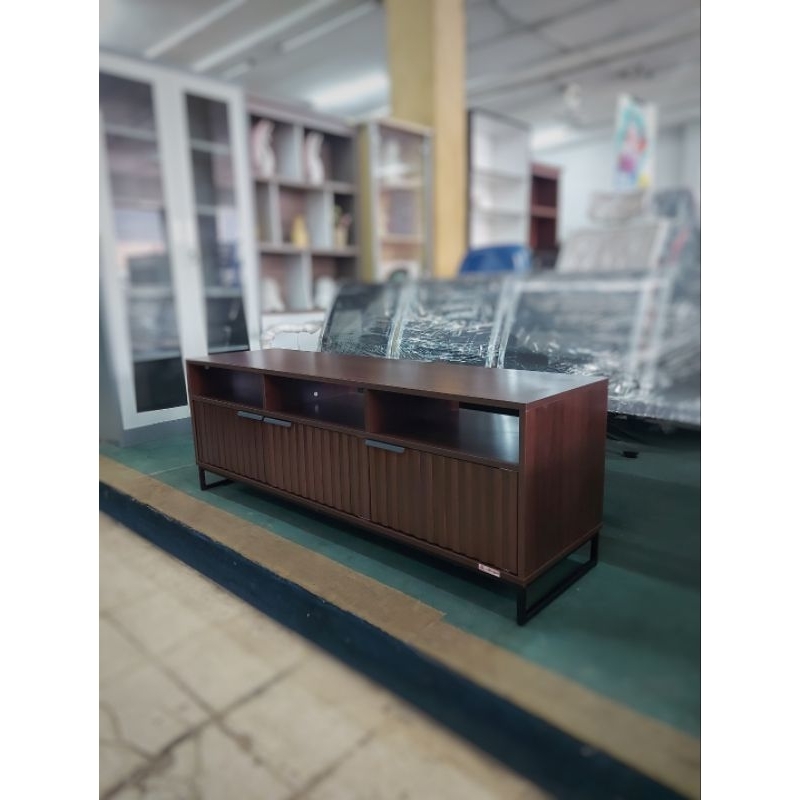 Jual EXPO Meja TV Minimalis 3 Pintu Kaki Besi 140 - Bufet - Buffet ...