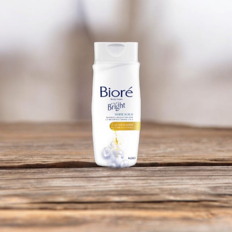 Jual Biore Body Foam Bright White Scrub 100 ml | Shopee Indonesia